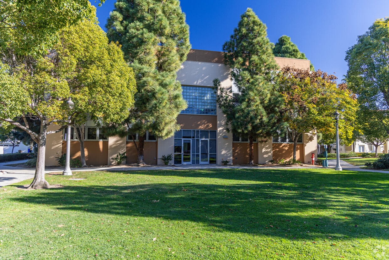In-Person Tours - High Tech High Admissions